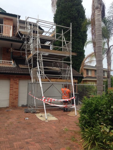 Scaffoldings ability to reach eave over garage | Mr Scaffold 1300 677 223